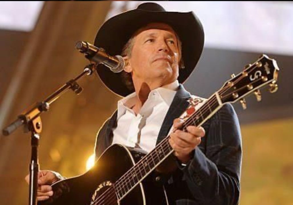 George Strait Sings "I Cross My Heart" To His Wife On Their 50th ...