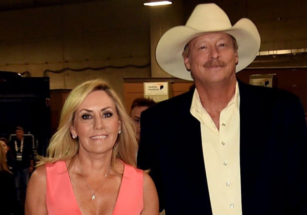 Alan Jackson’s Heartfelt Tribute to His Wife, One Stage, One Song, One ...