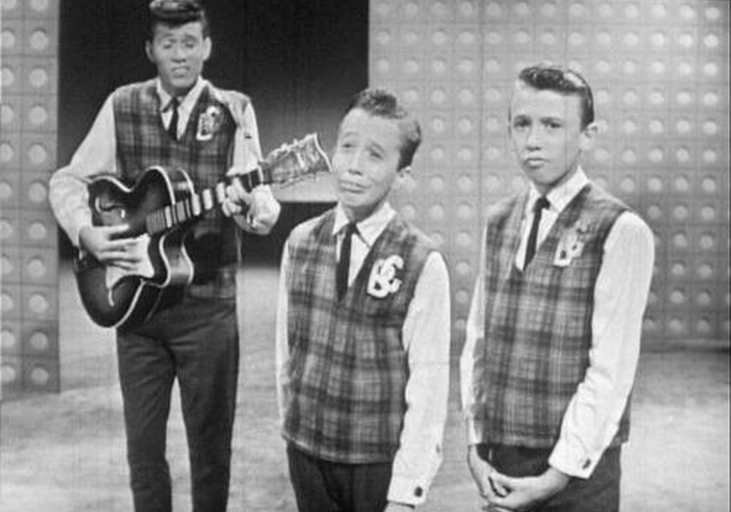 What’s the story behind the Bee Gees’ iconic band name? - MaiBeautySong