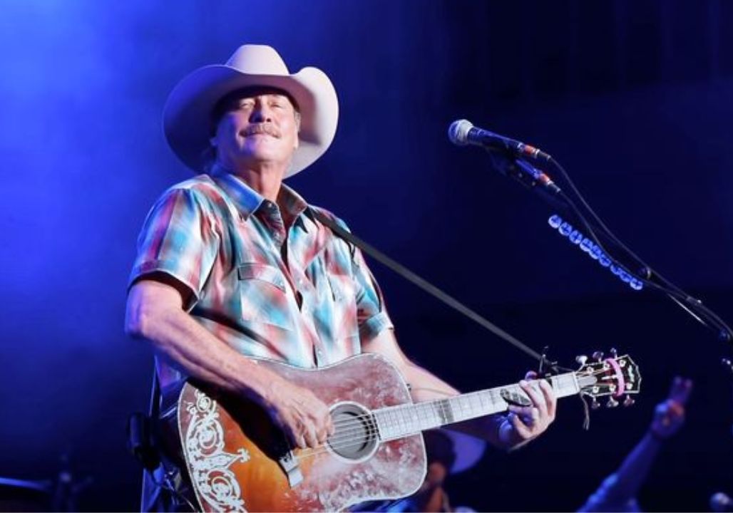 Alan Jackson - "Nothing sure looked good on you" - MaiBeautySong