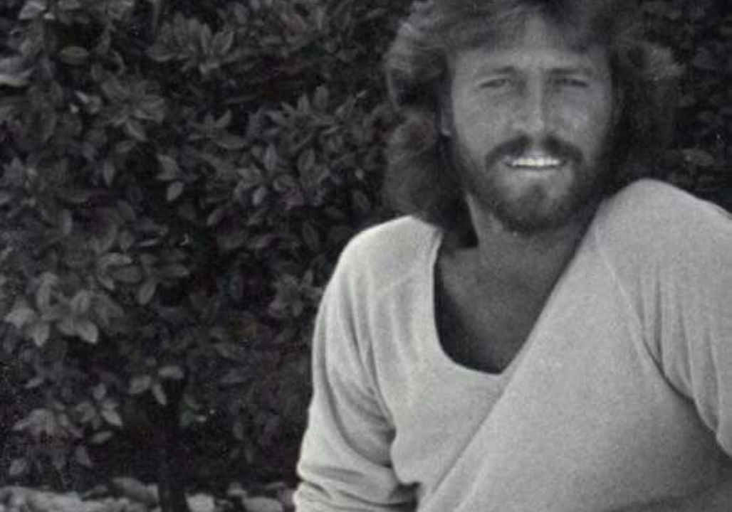 Barry Gibb’s heartfelt tribute to his late brother during a live TV ...