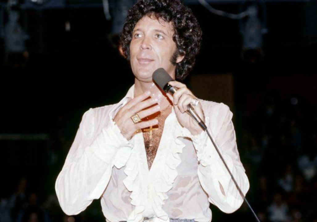 Tom Jones - "Daughter Of Darkness" - MaiBeautySong