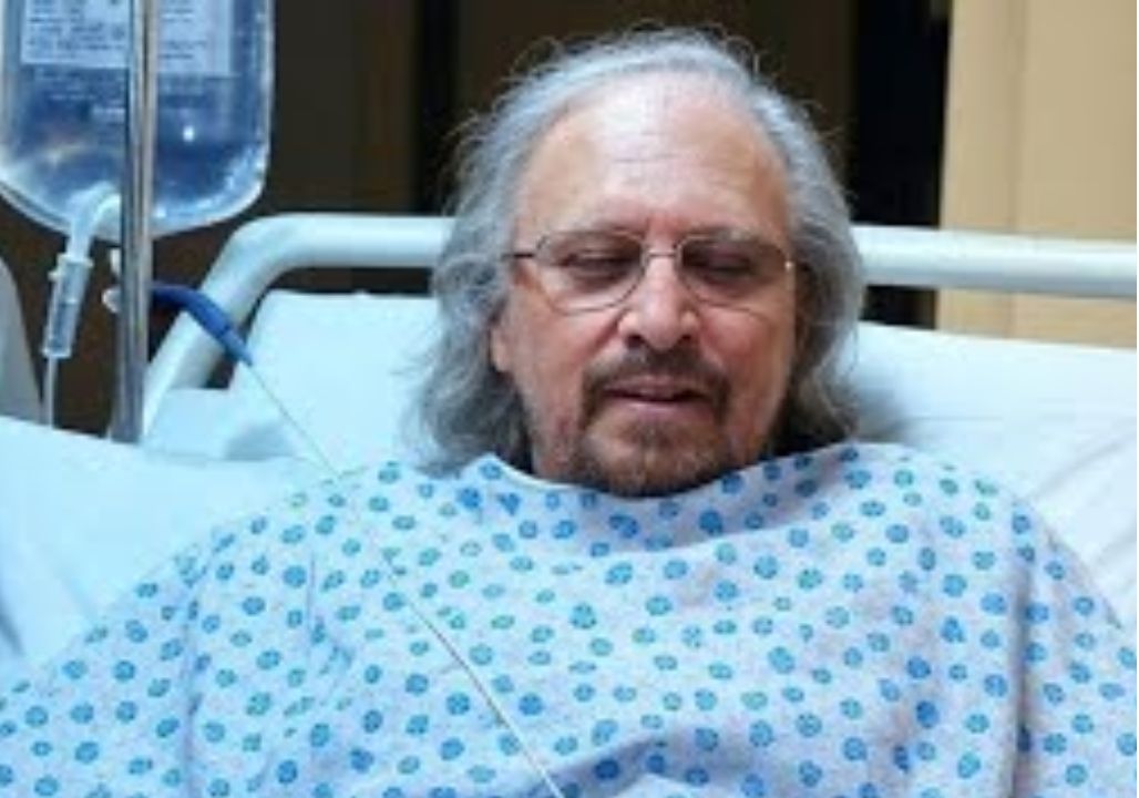 At 78, Barry Gibb has FINALLY confessed his serious health condition ...