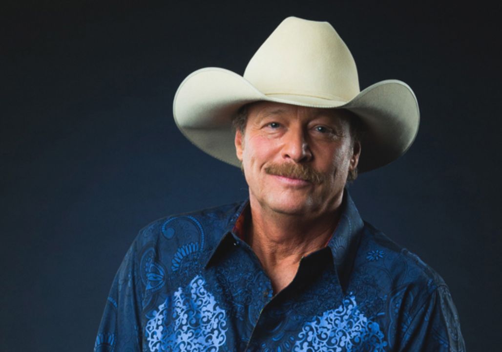 HE DIDN’T FIGHT BACK — HE SANG 🇺🇸🎤 Last night in Nashville, when angry ...